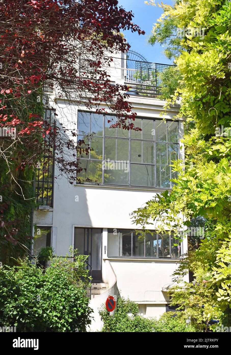 The Ozenfant House and Atelier, 1923, architects Le Corbusier & Pierre ...