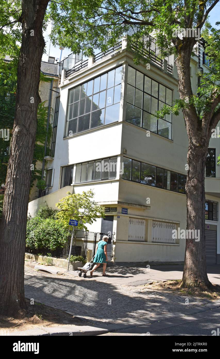 The Ozenfant House and Atelier, 1923, architects Le Corbusier & Pierre ...