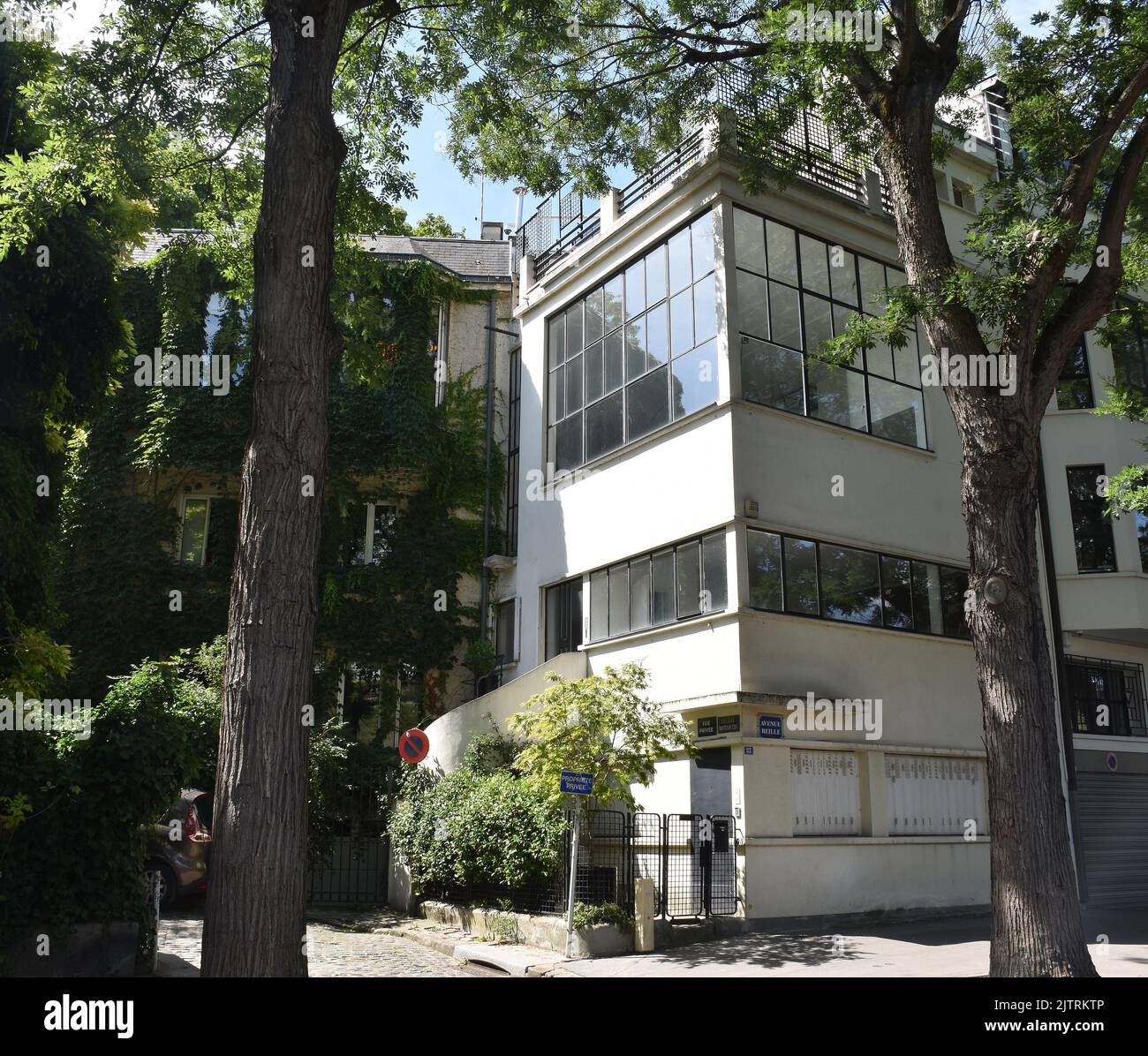 The Ozenfant House and Atelier, 1923, architects Le Corbusier & Pierre ...