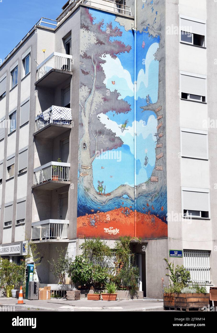 A large mural, by graffiti artist Twopy, on a re-entrant angled ...