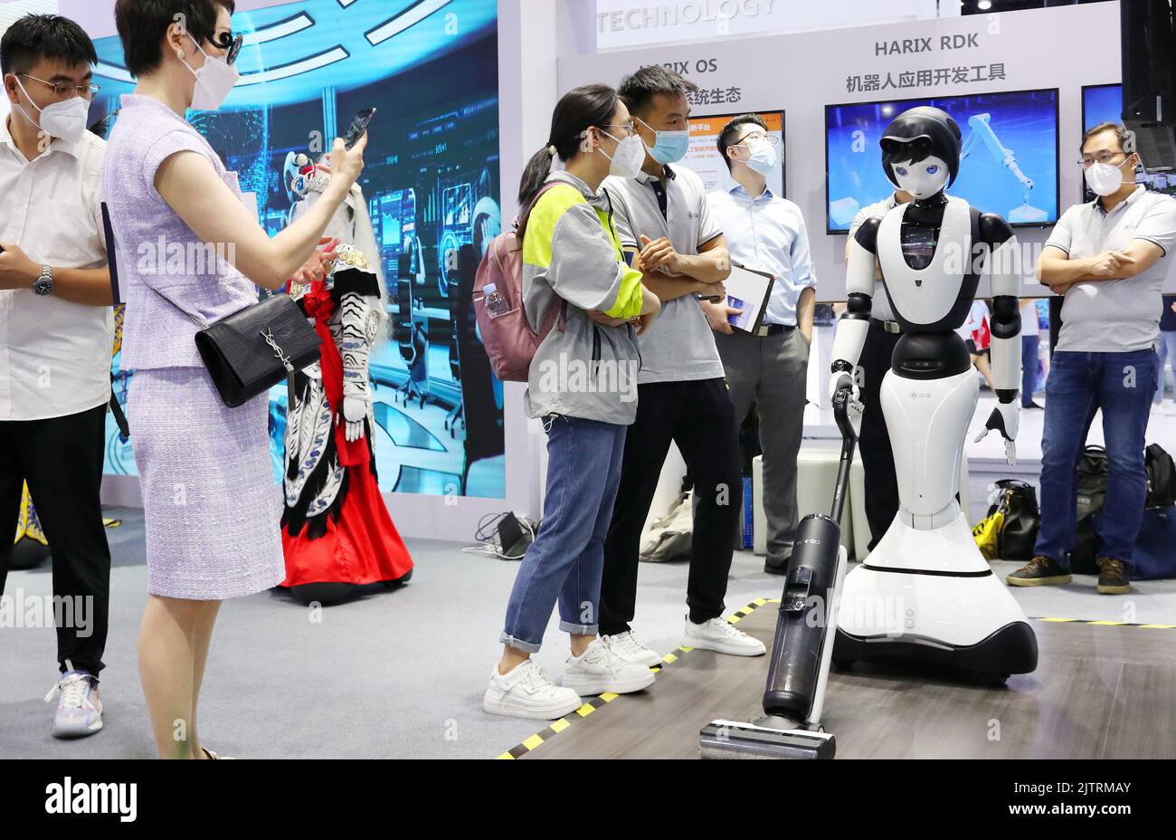 Shanghai. 1st Sep, 2022. Visitors view an AI robot at the 2022 World ...