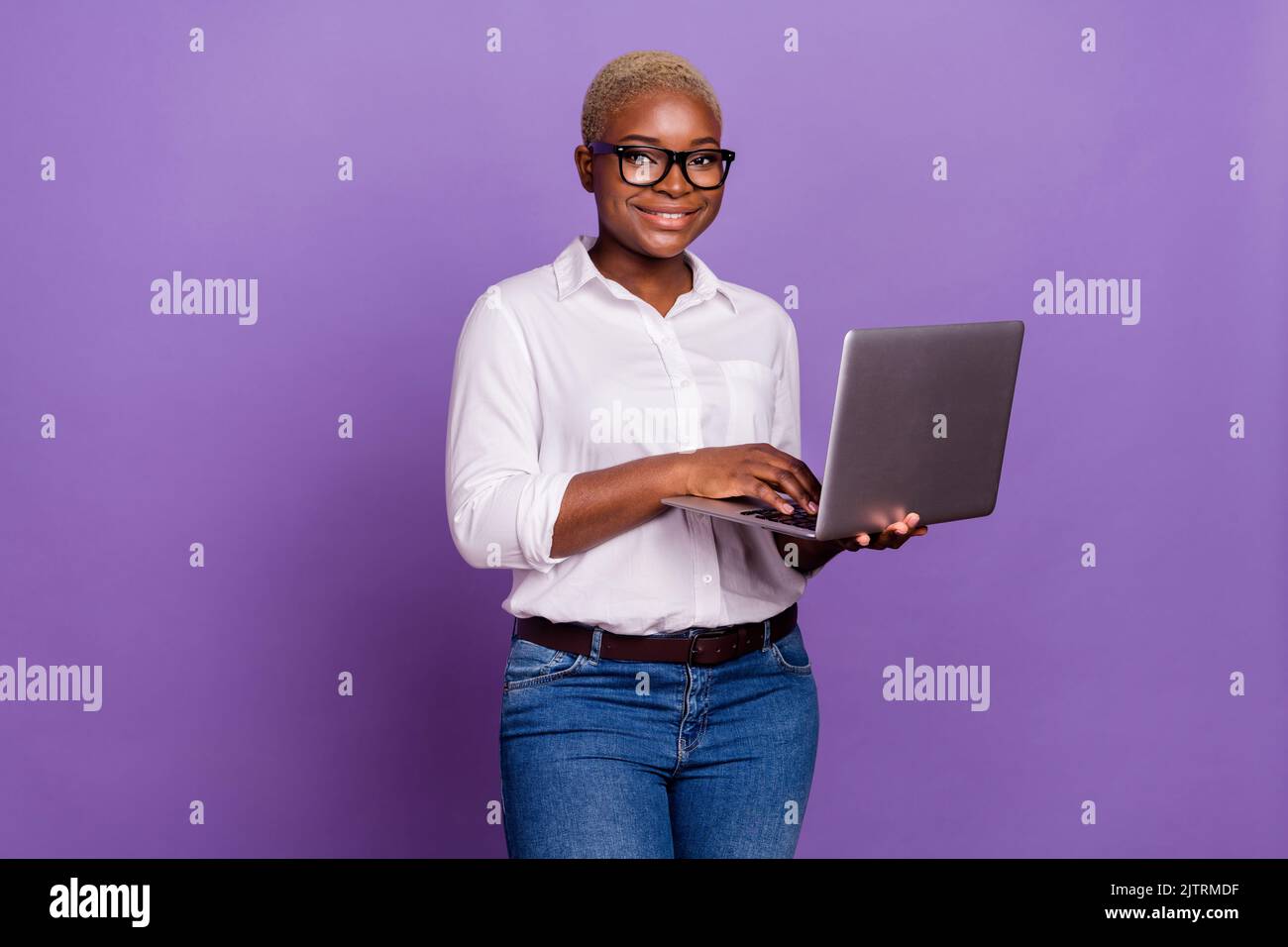 Photo of pretty sweet short hair lady wear smart casual look eyewear ...