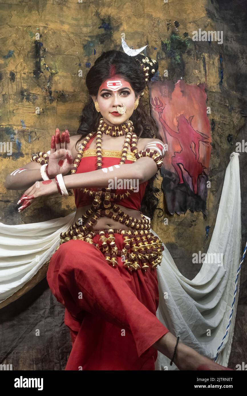 Concept Agomoni shoot-Forms of Parvati with traditional dress like ...