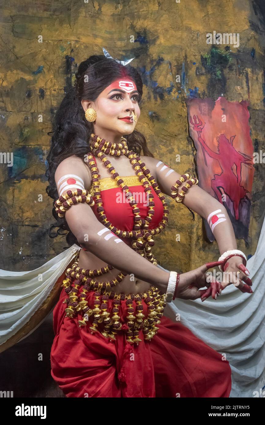 Concept Agomoni shoot-Forms of Parvati with traditional dress like ...