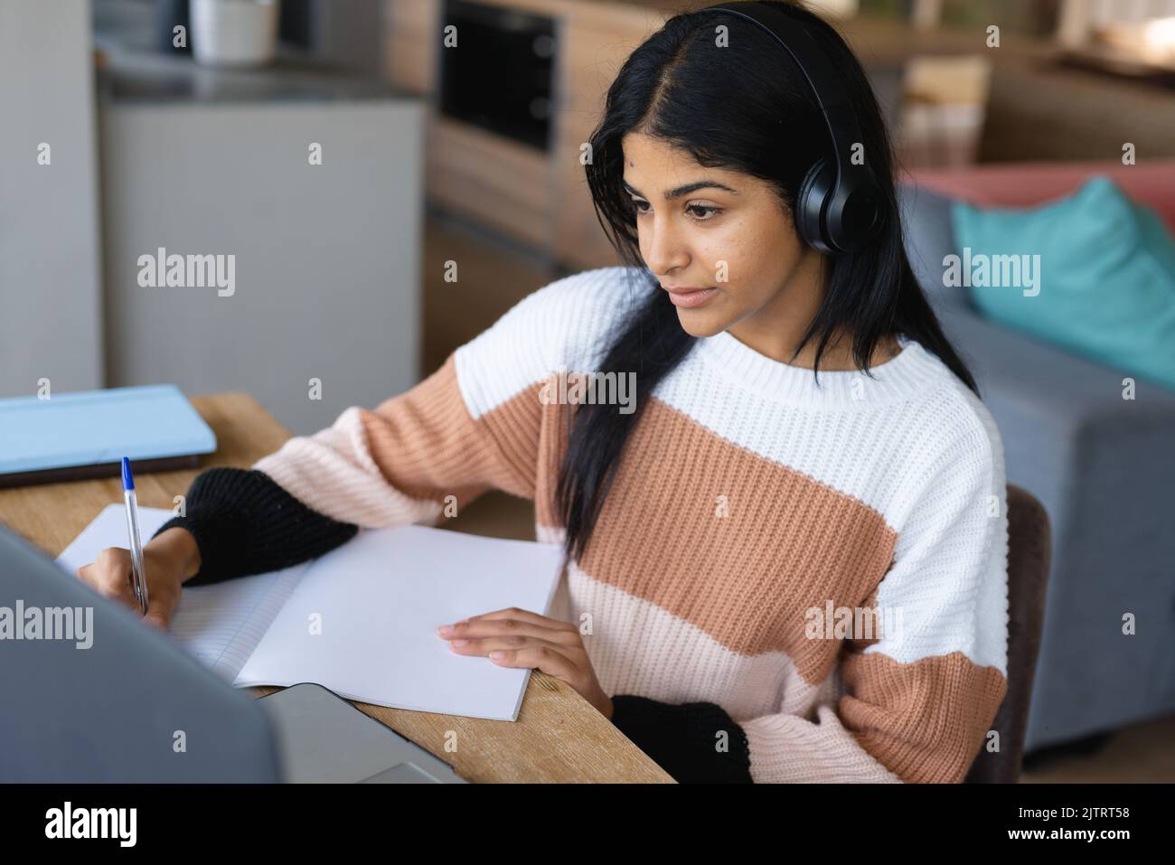 Student girl headphone writing hi-res stock photography and images - Alamy