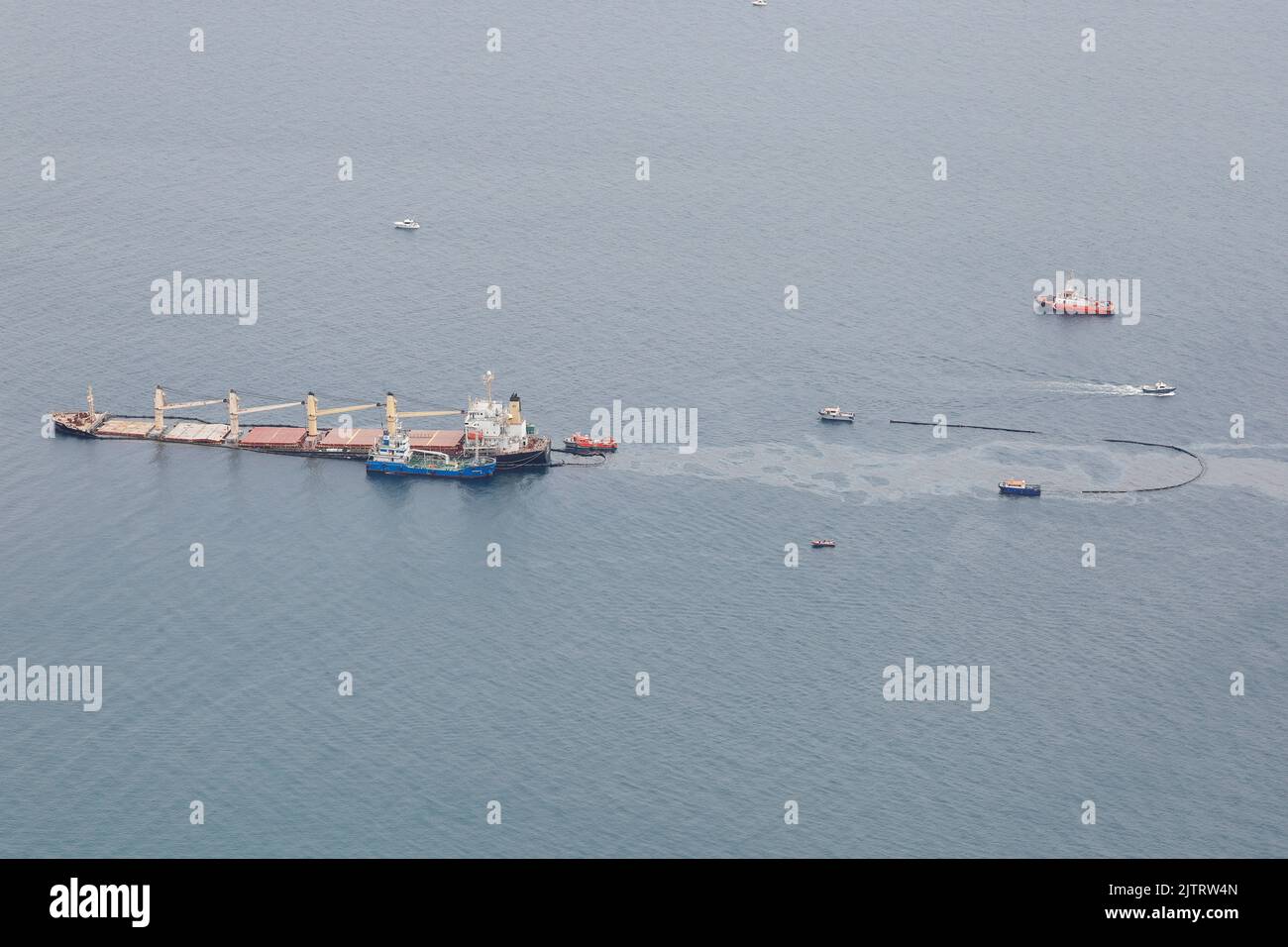 Oil leak from ship hi-res stock photography and images - Alamy