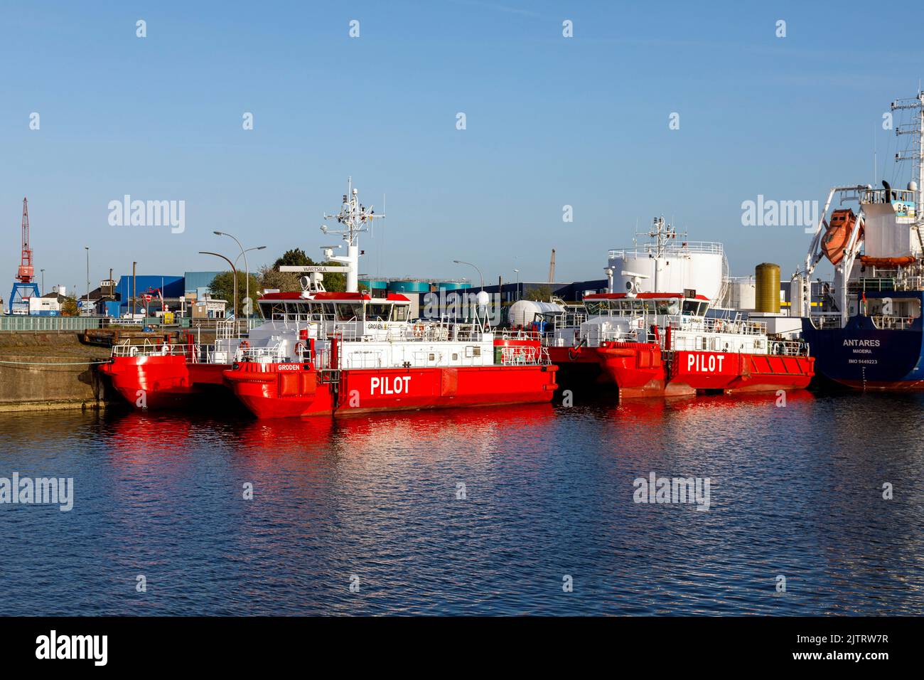 Pilot tenders "Groden" and "Duhnen" at the Hansakai in the new fishing ...