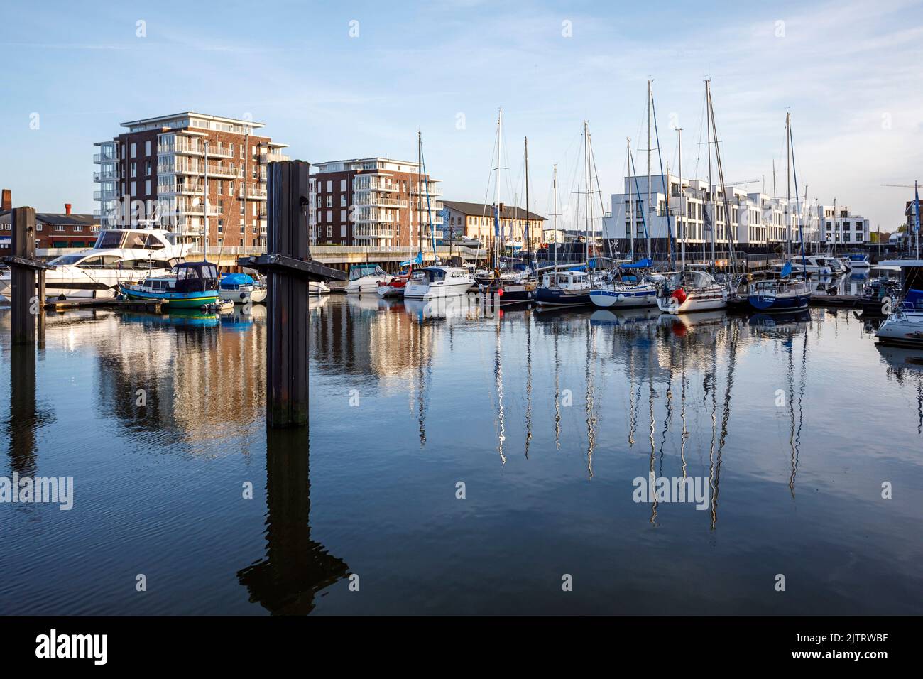 Schiffe am liegeplatz hi-res stock photography and images - Alamy