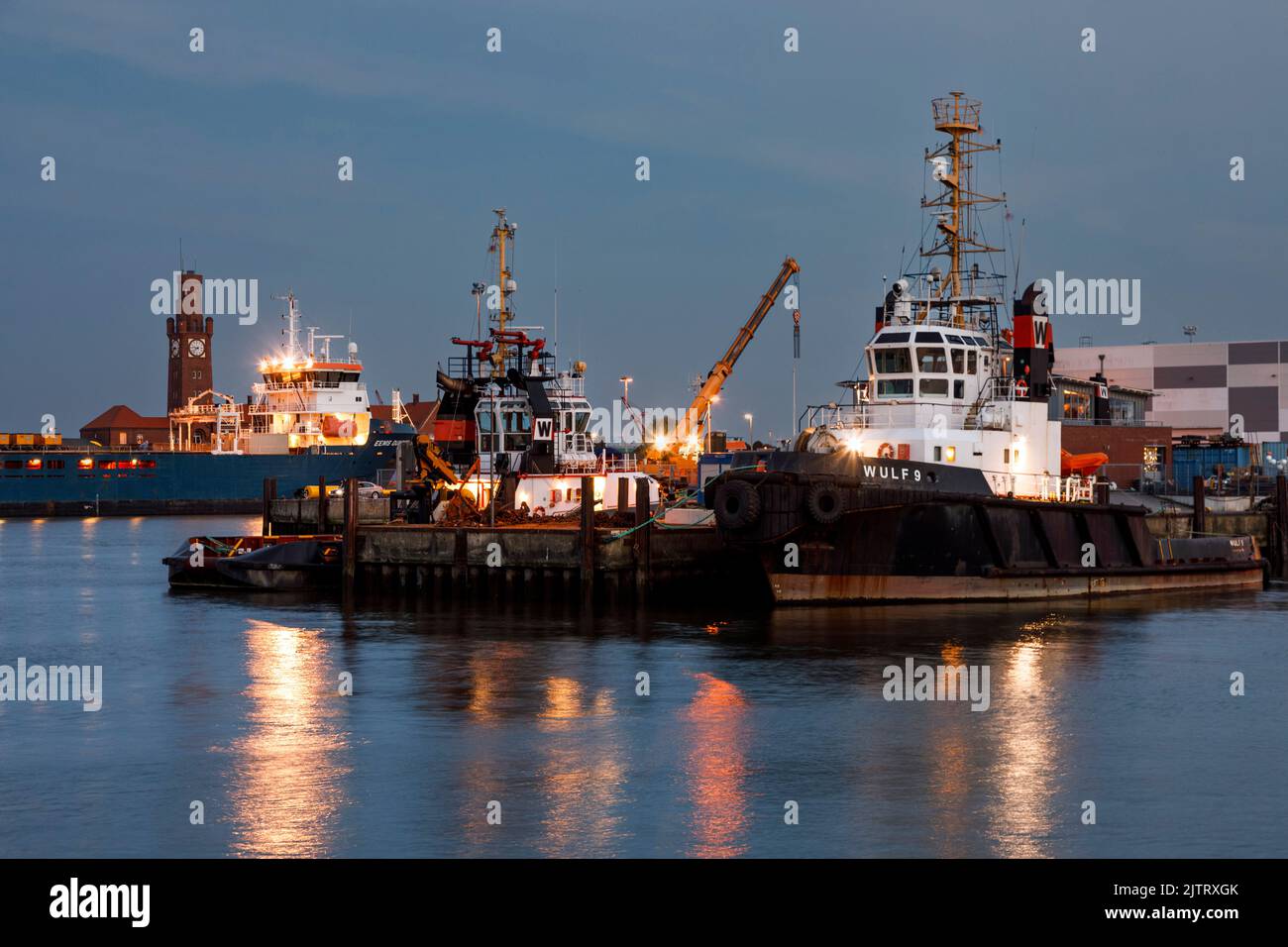 Vessel seaport hi-res stock photography and images - Alamy
