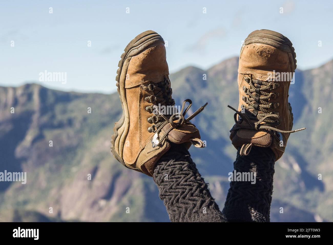 Woman crossed legs hi-res stock photography and images - Alamy