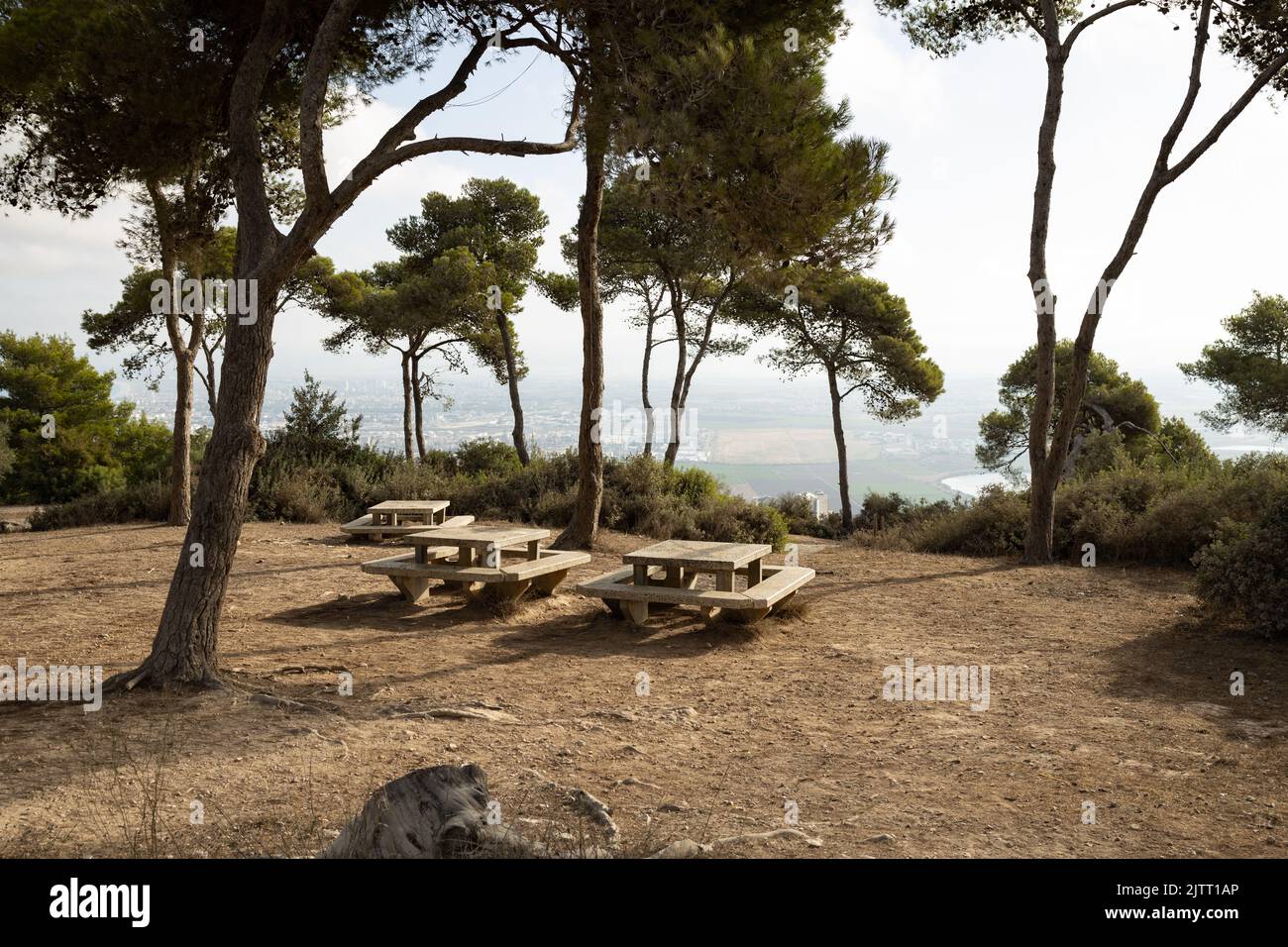 Picnic table setting hi-res stock photography and images - Alamy