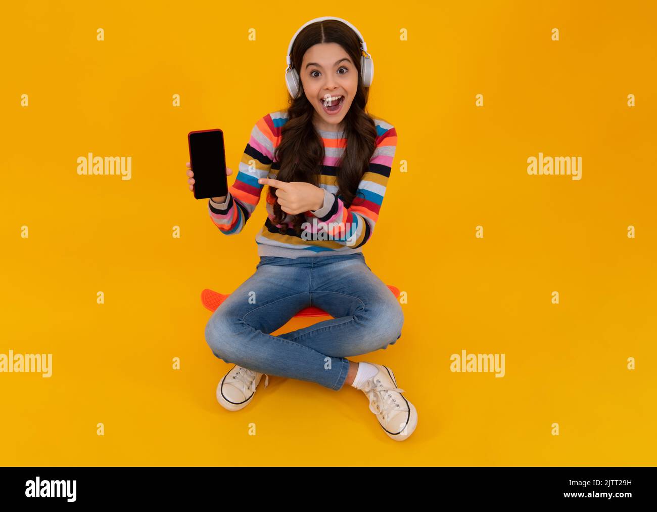 Amazed teenager. Portrait of cute teenage girl using mobile phone ...