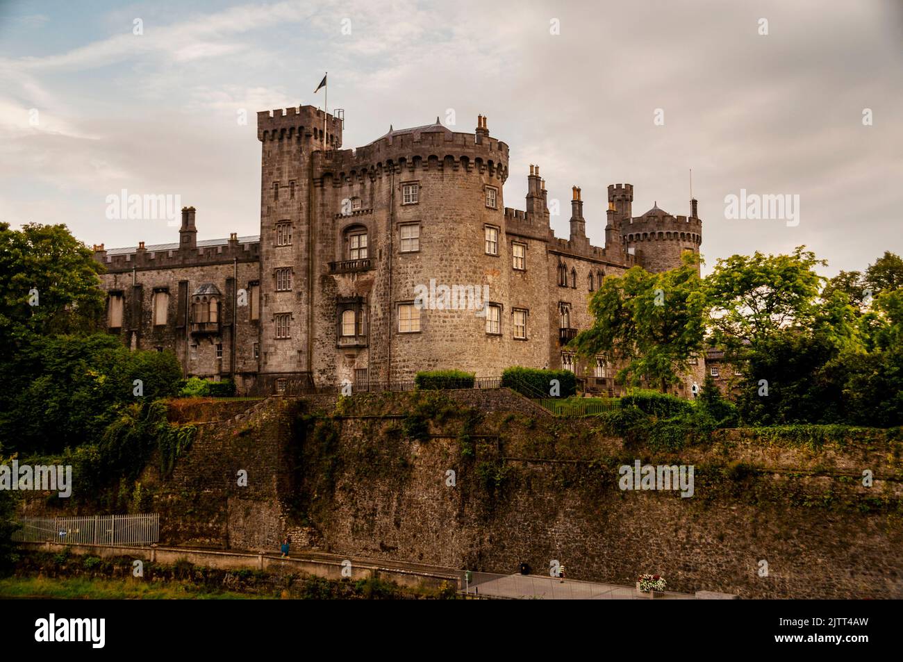 Kilkenny Castle in medieval Kilkenny, Ireland Stock Photo - Alamy