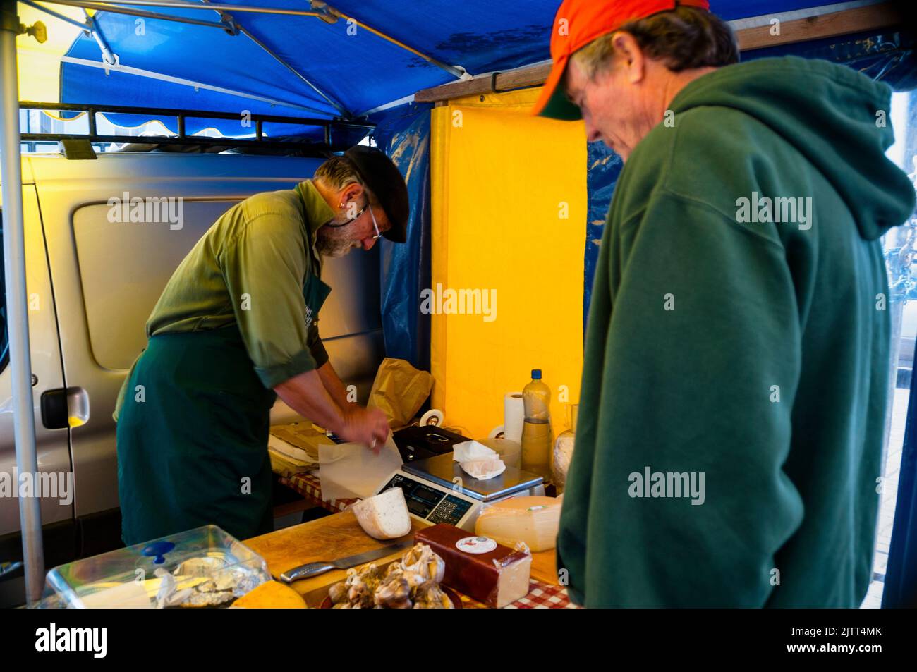 Artisan cheesemonger hi-res stock photography and images - Alamy