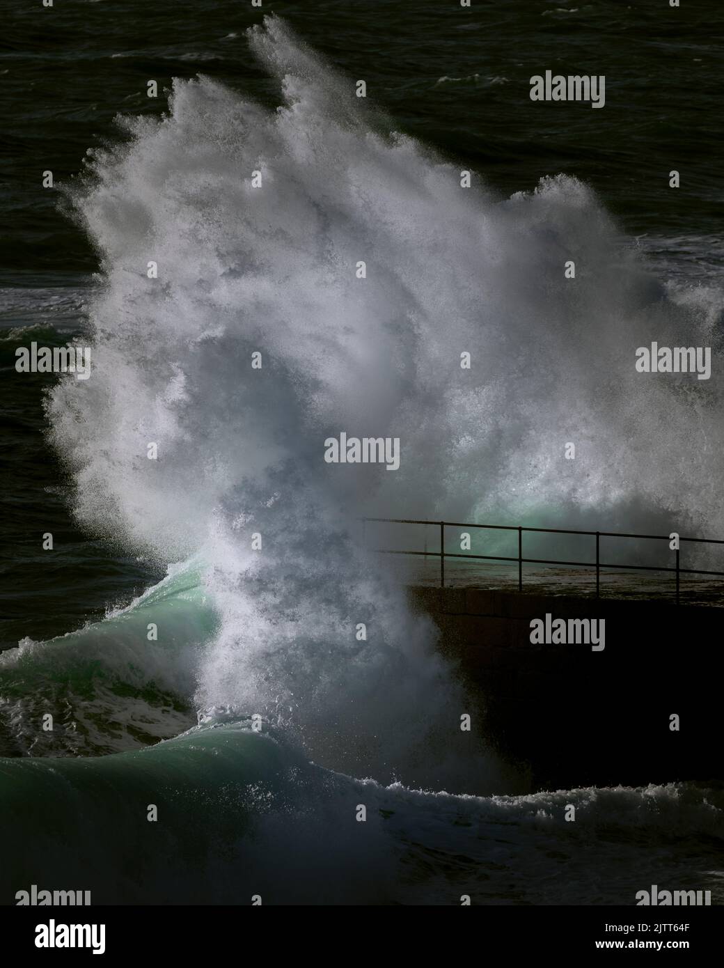 Large storm waves smashing into Porthleven pier - Cornwall storm ...