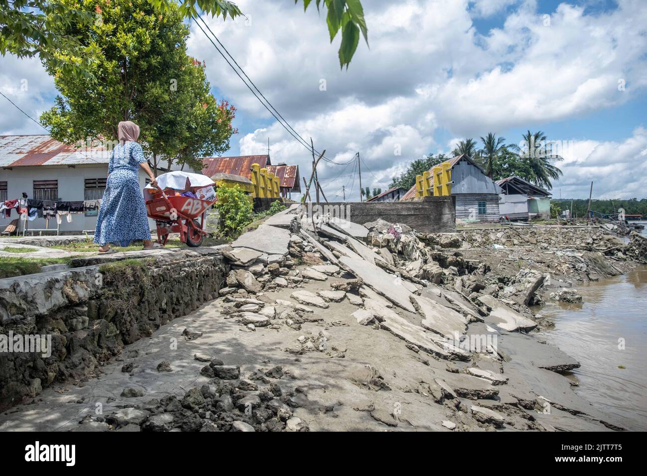 Village muara sampara hi-res stock photography and images - Alamy