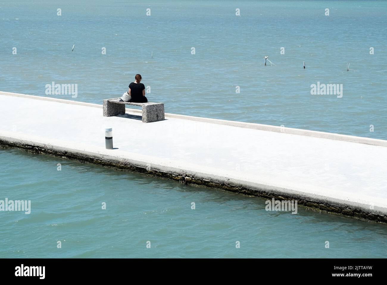 Bench facing sea hi-res stock photography and images - Alamy