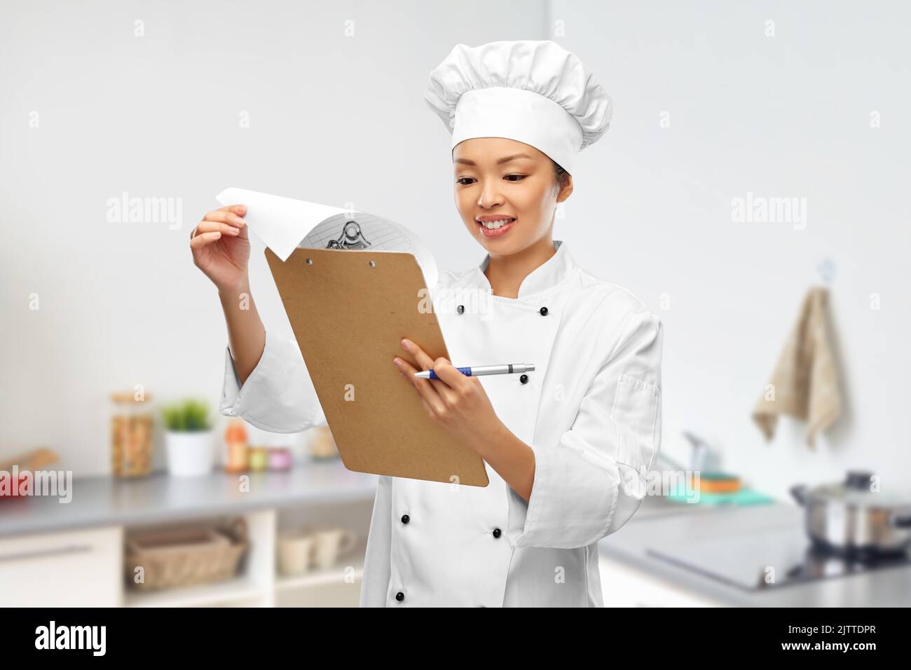 Female worker reading clipboard hi-res stock photography and images - Alamy