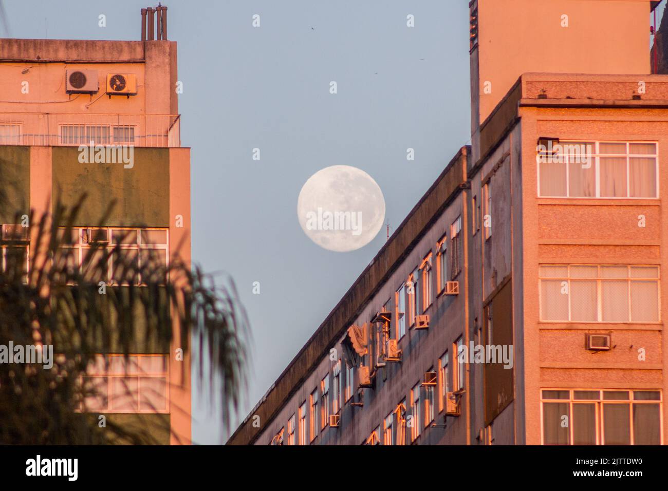 Moon over water closeup hi-res stock photography and images - Alamy