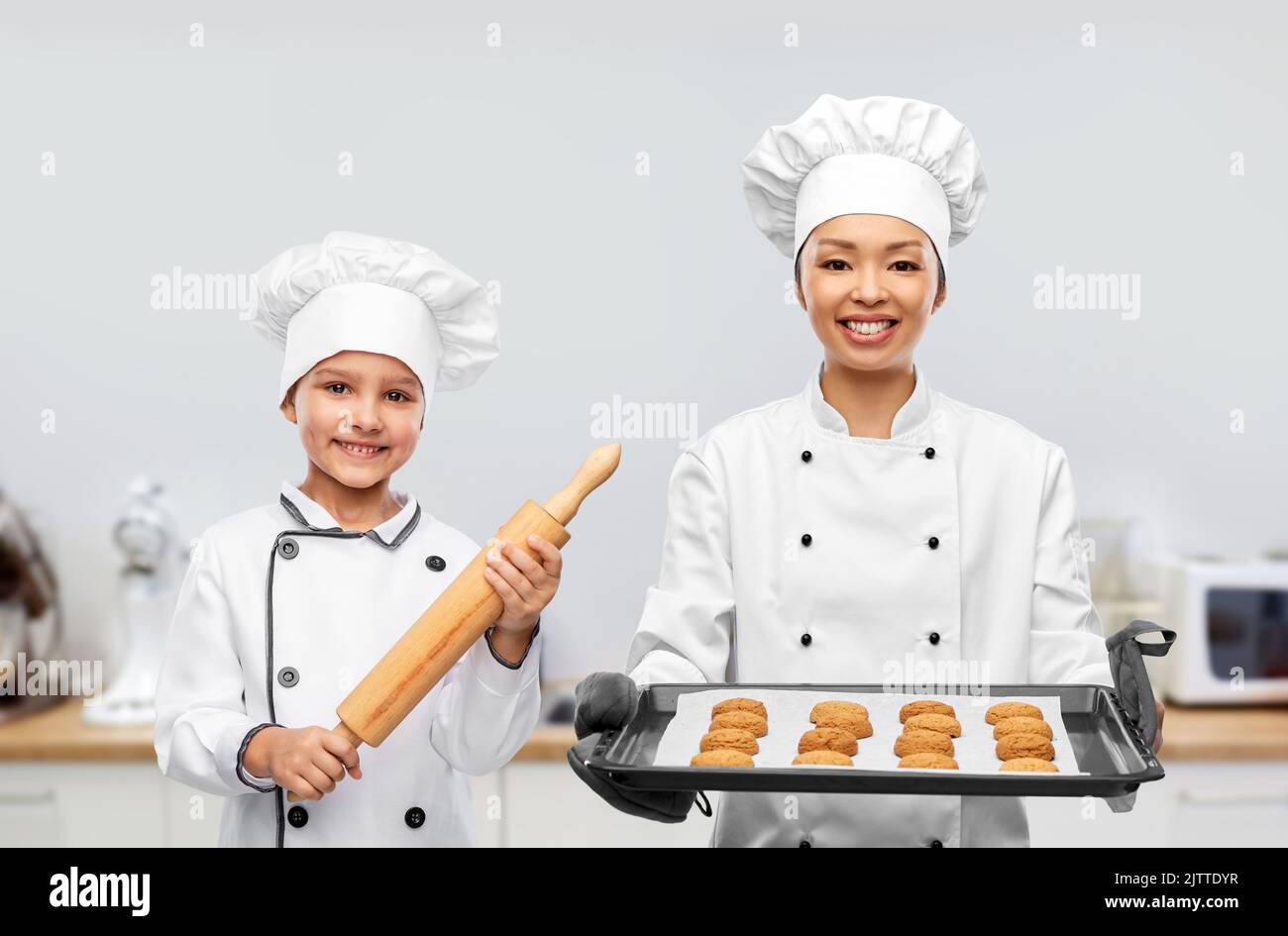 Asian female pastry chef holding hi-res stock photography and images ...
