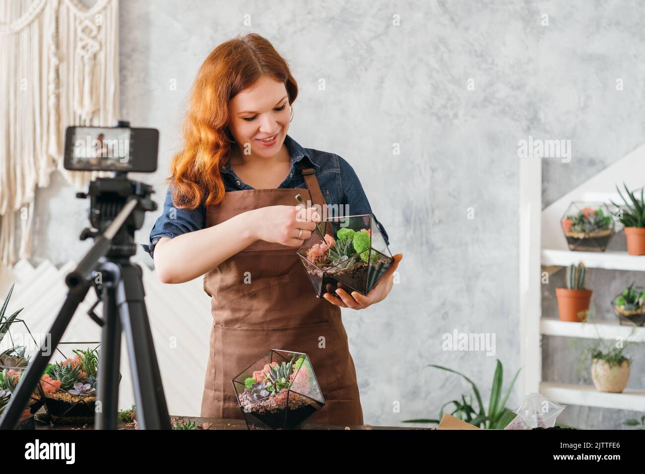 florist video blog woman gardening online tutorial Stock Photo - Alamy