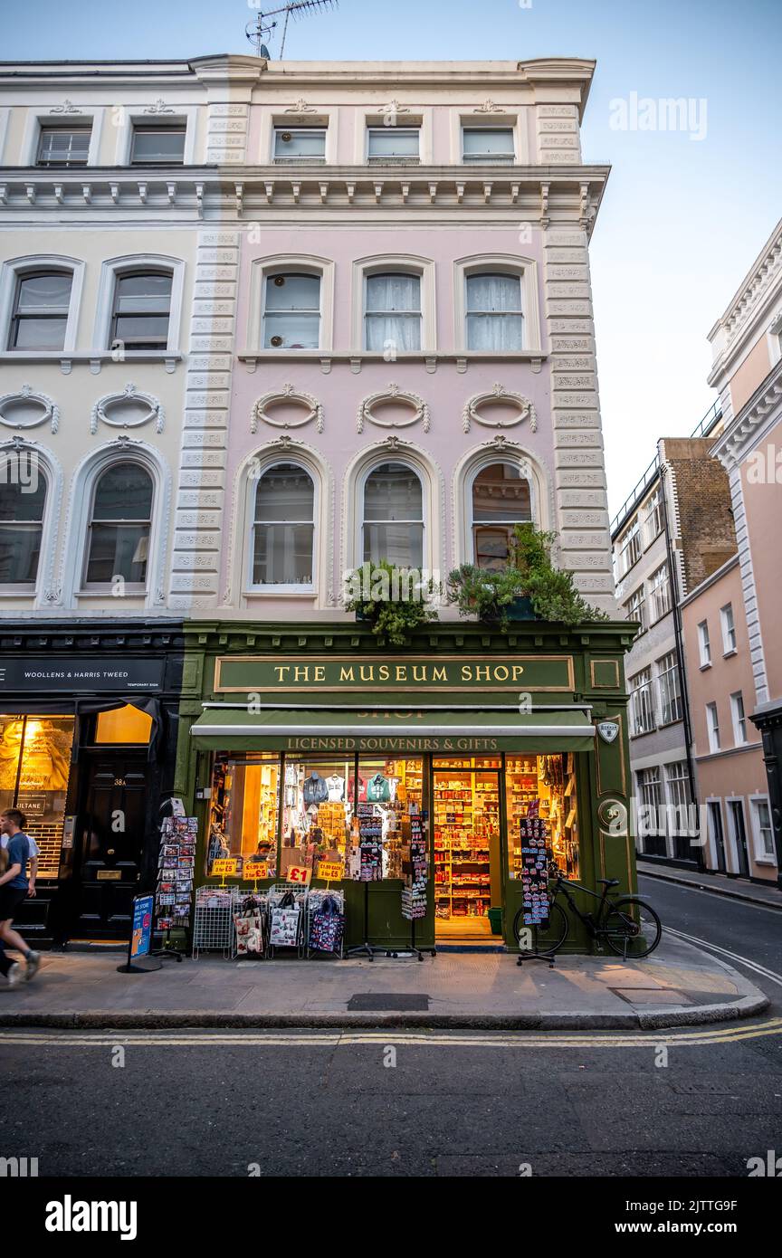 British museum souvenir shop london hi-res stock photography and images ...
