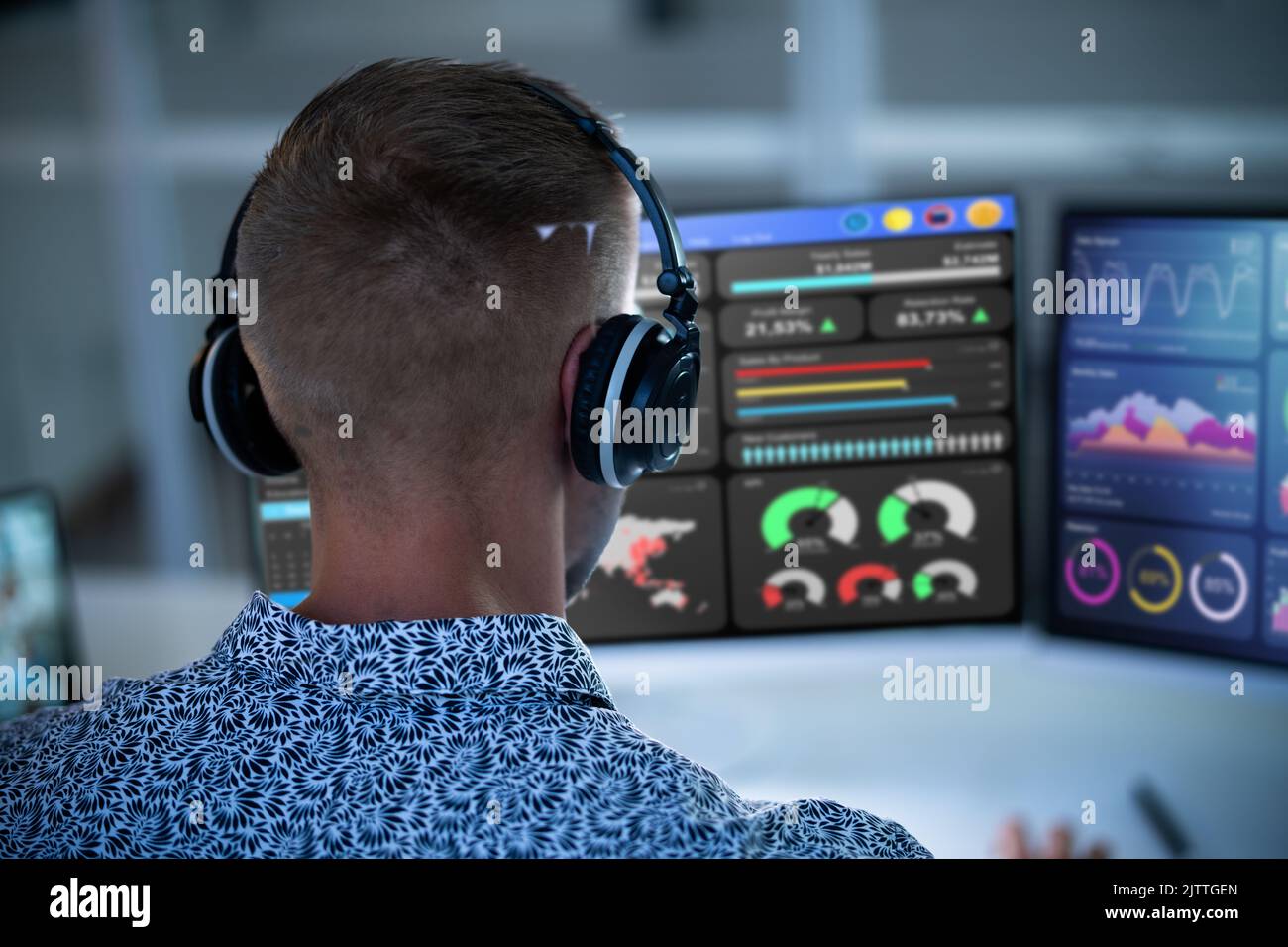 Business Analyst Working Late Using KPI Dashboard Stock Photo - Alamy Business Analyst Working Late Using KPI Dashboard Stock Photo - Alamy