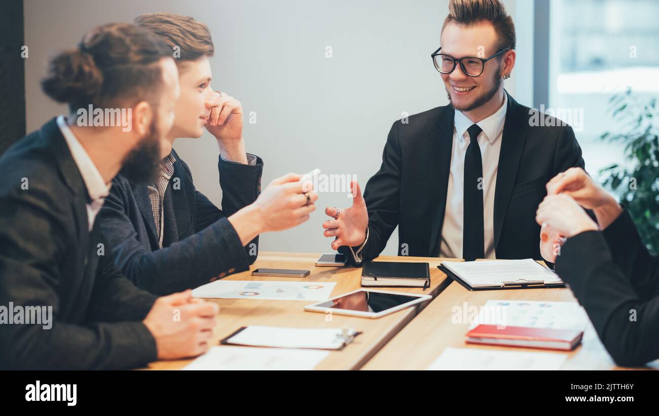 Team leader giving instructions hi-res stock photography and images - Alamy