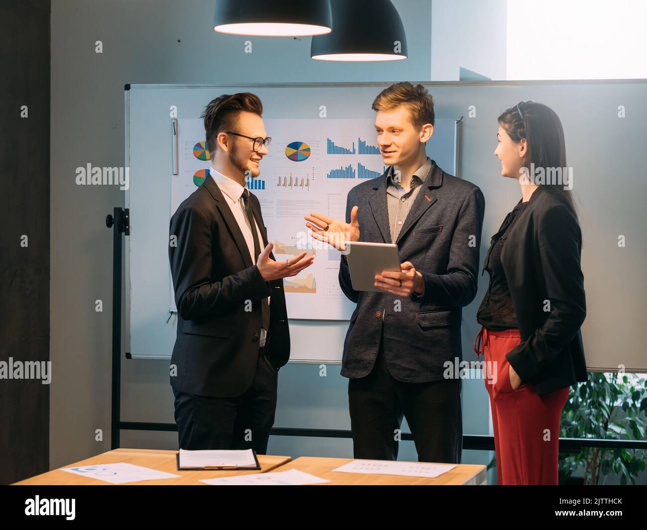 project management colleagues discussing project Stock Photo - Alamy
