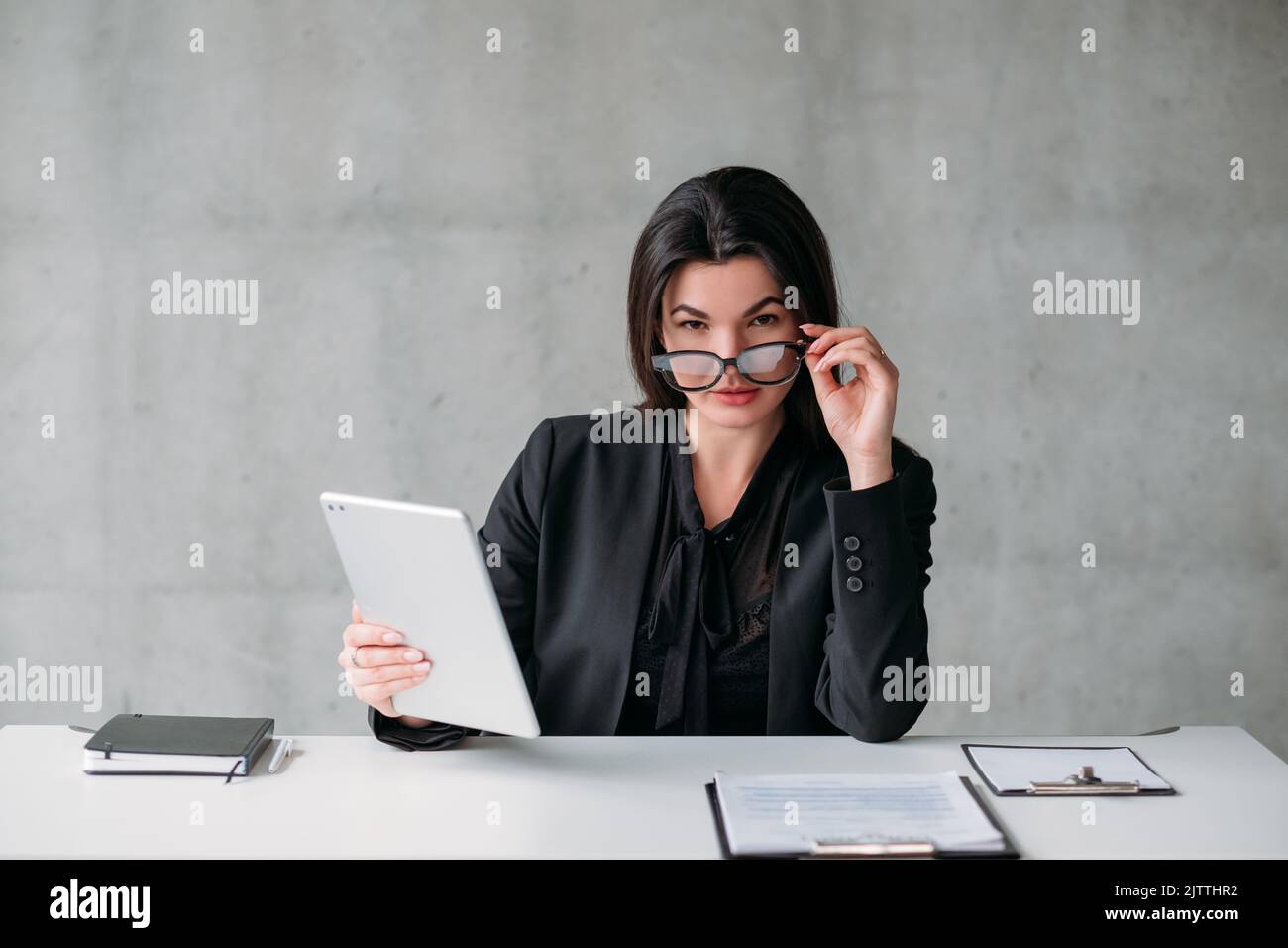 female leader corporate lifestyle successful woman Stock Photo - Alamy