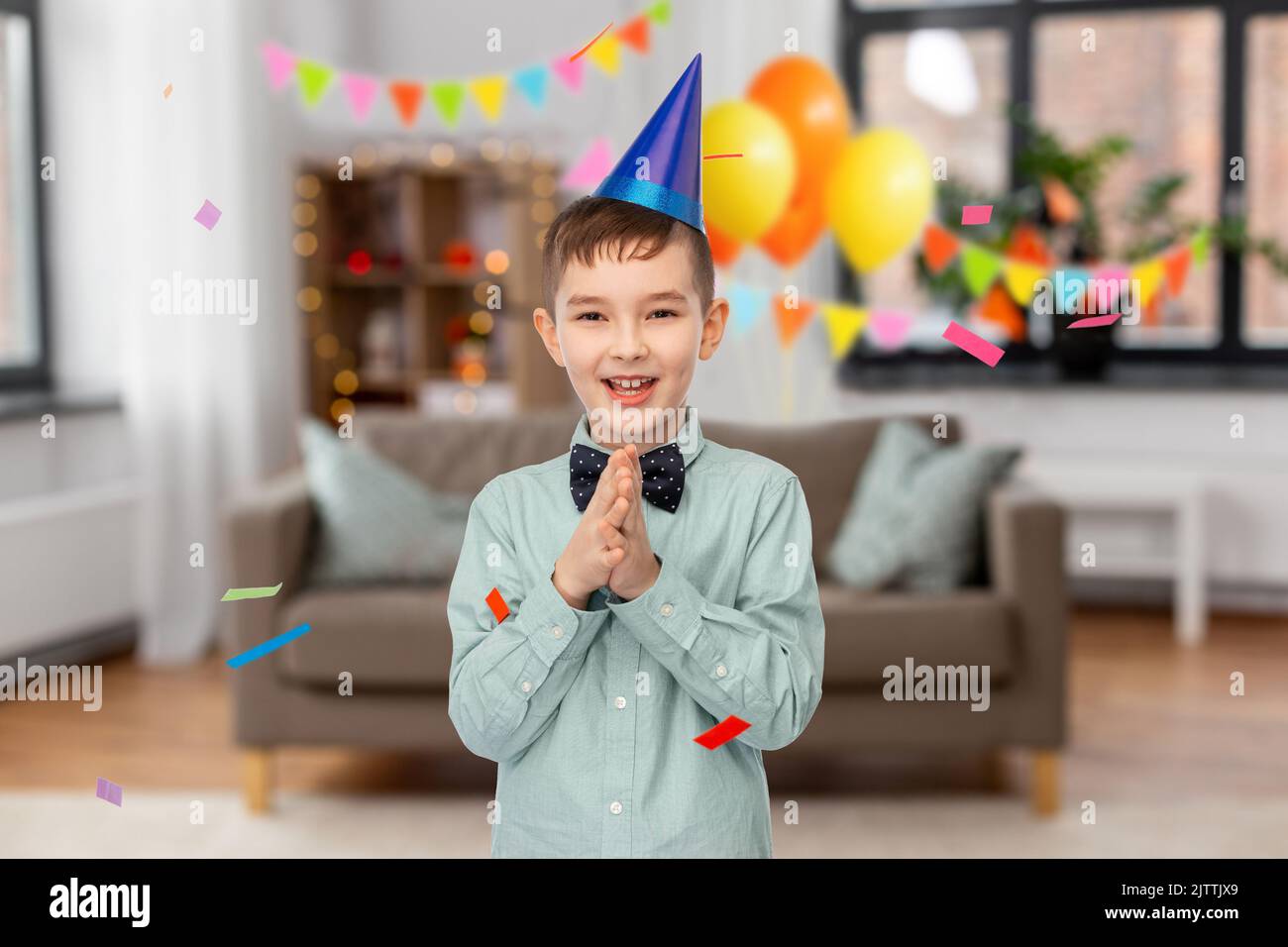 Kid clapping hands hi-res stock photography and images - Alamy