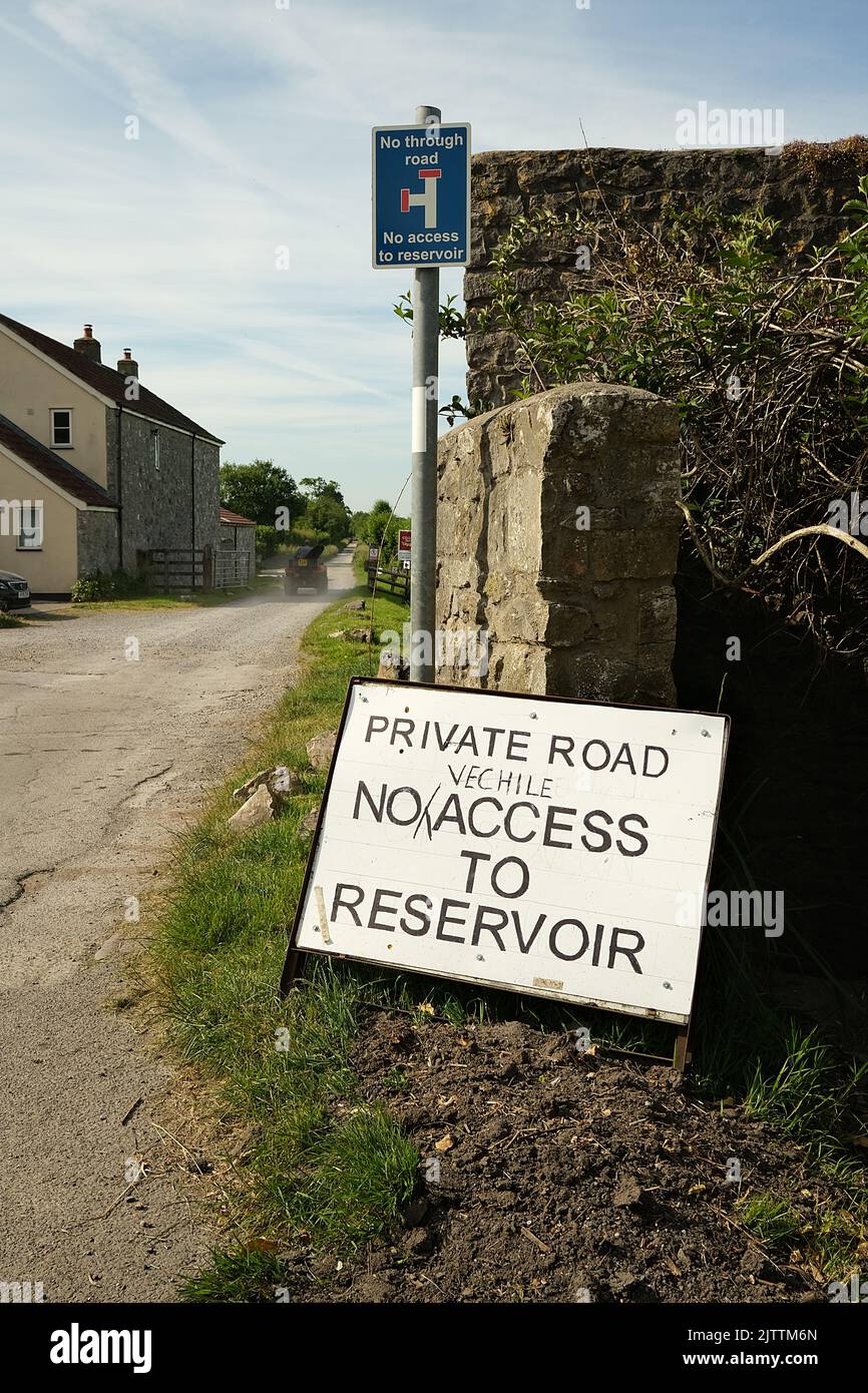 August 2022 - Private road, No access to reservoir sign Stock Photo - Alamy