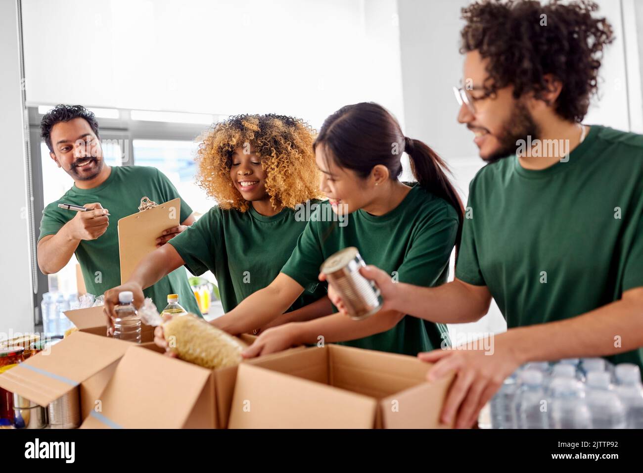 Clipboard team volunteer people hi-res stock photography and images - Alamy