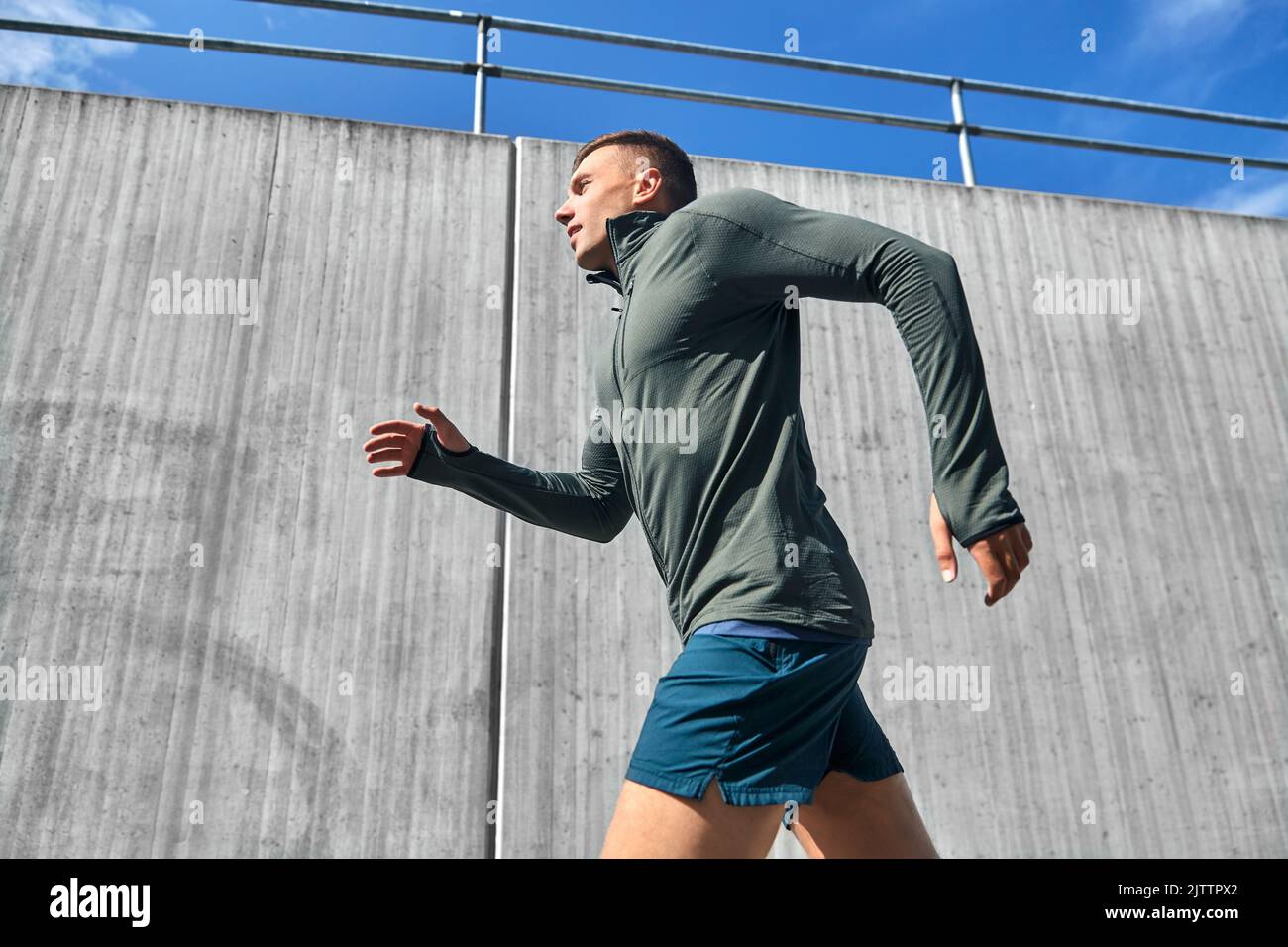 Man running up wall hi-res stock photography and images - Alamy