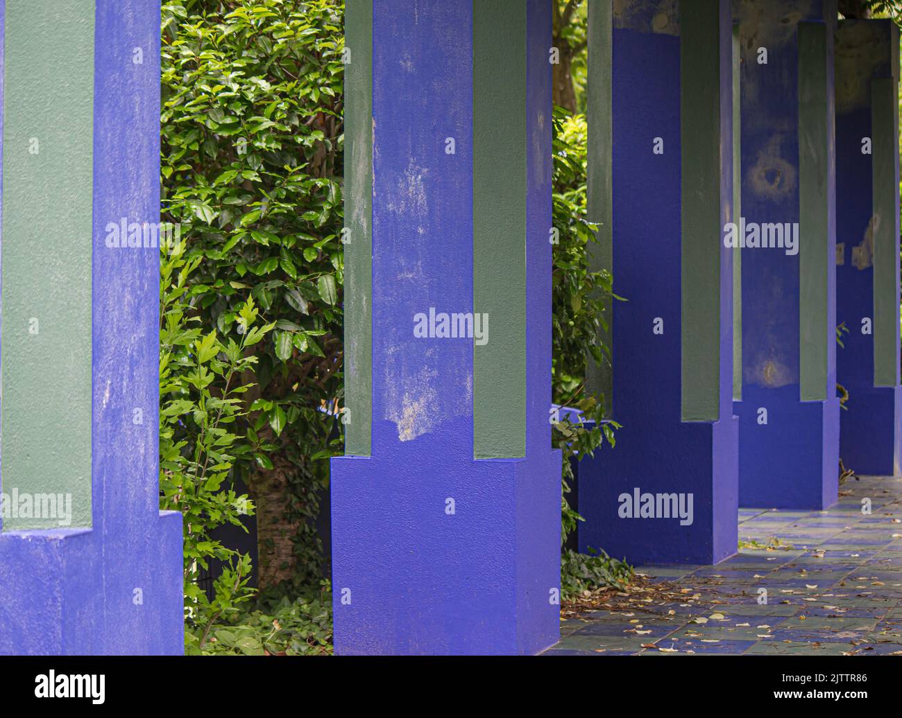 purple outdoor columns with green lines Stock Photo - Alamy