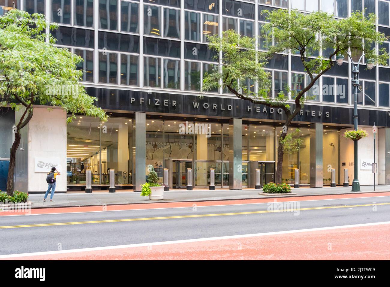 New York City, NY, USA - August 22, 2022: Pfizer world headquarters in ... New York City, NY, USA - August 22, 2022: Pfizer world headquarters in ...
