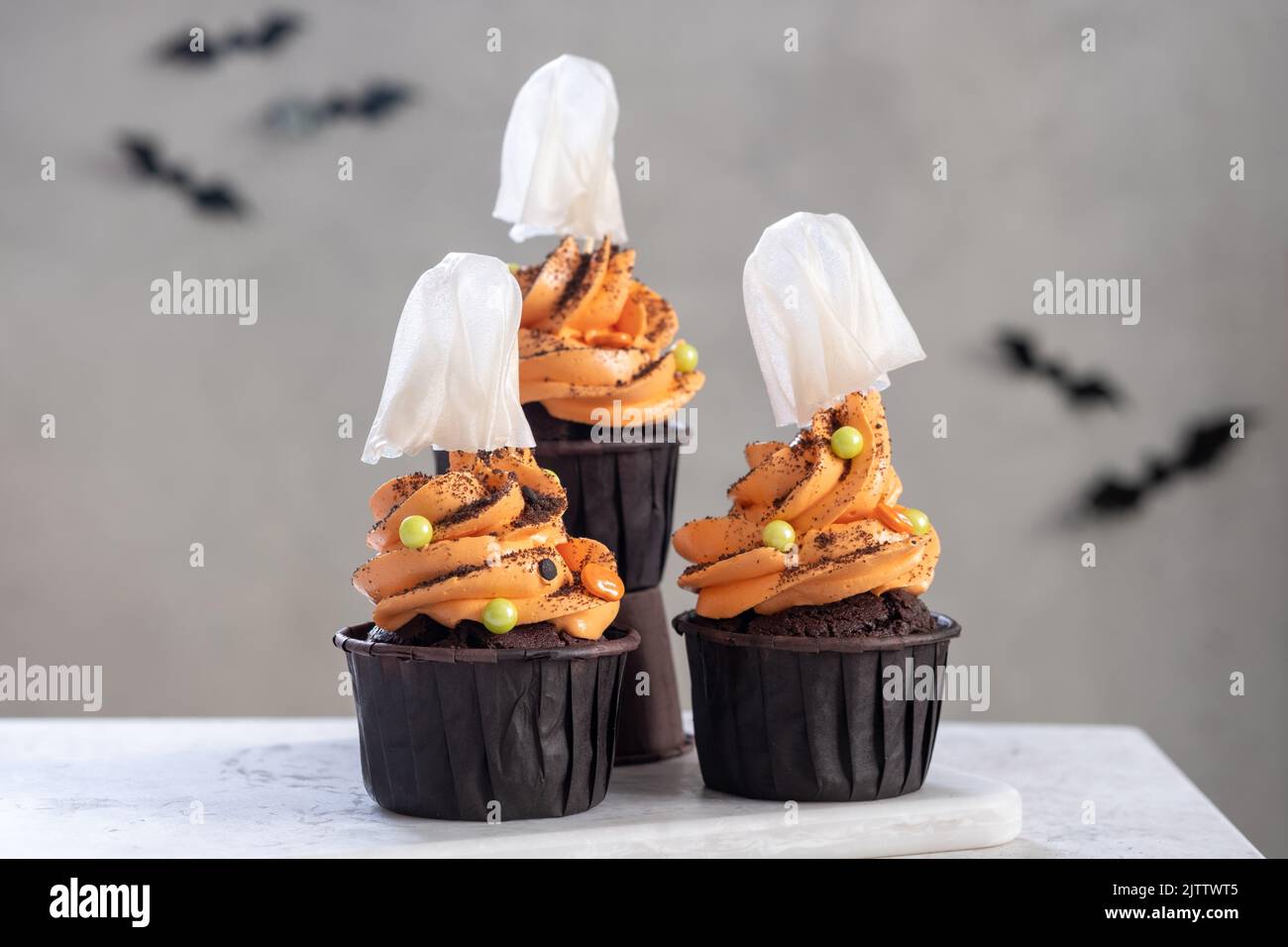 Halloween ghost cupcakes Stock Photo - Alamy