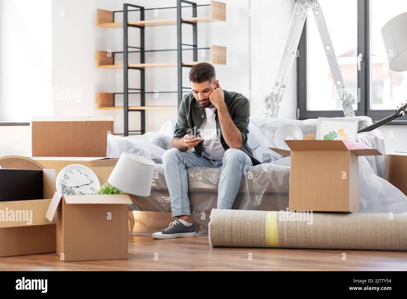 Sad moving out hi-res stock photography and images - Alamy