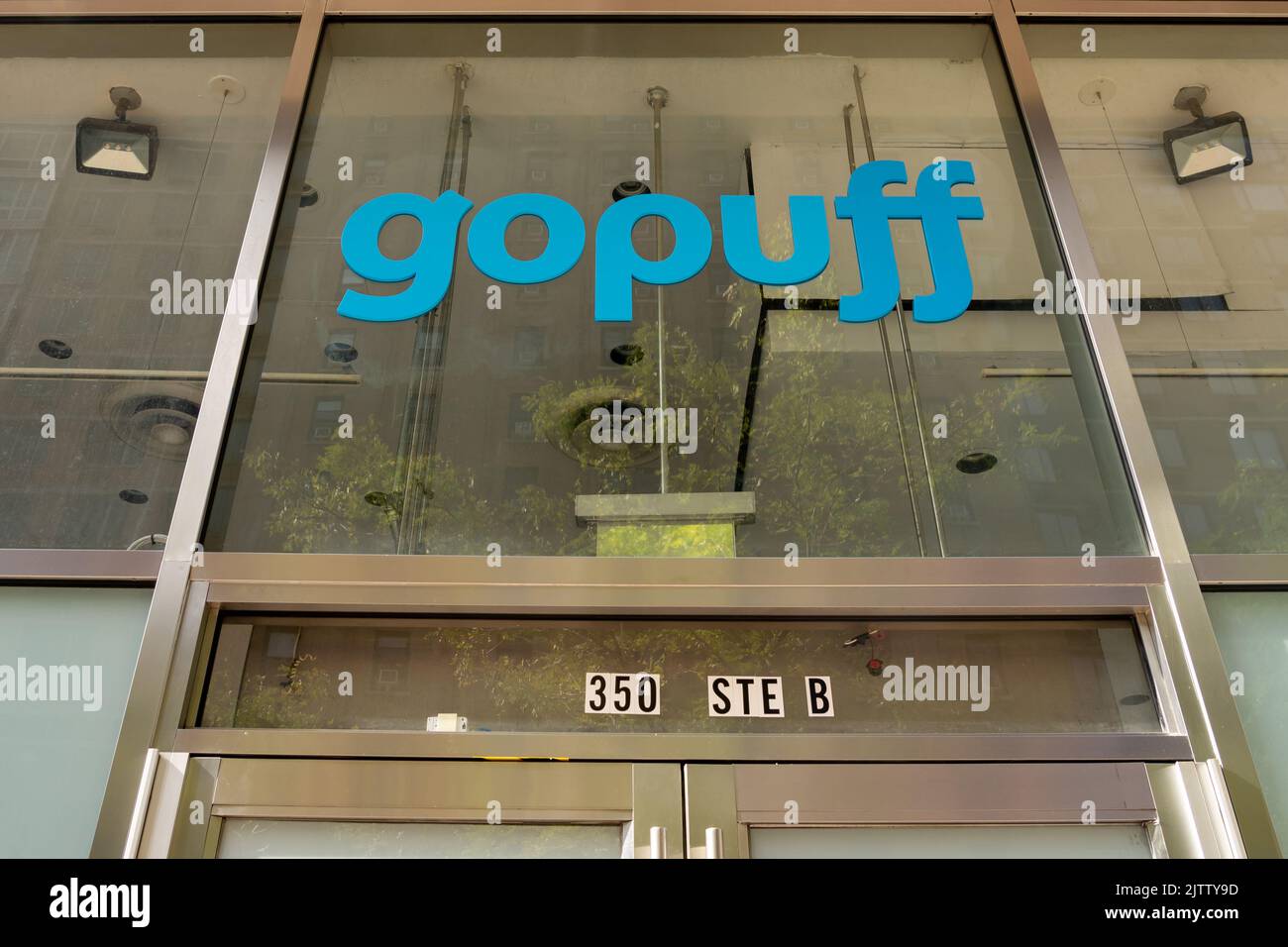 Microfulfillment hi-res stock photography and images - Alamy