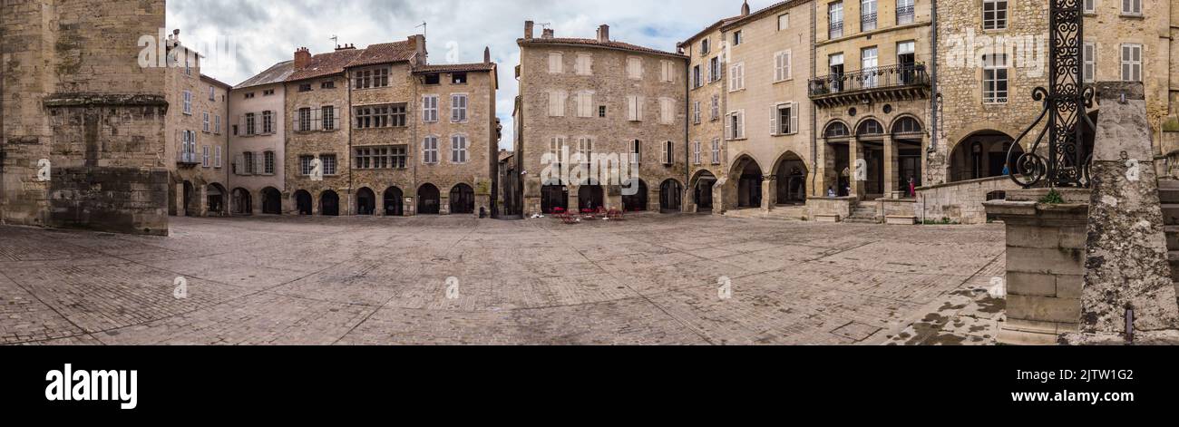 Vue panoramique de la place Notre-Dame Stock Photo - Alamy