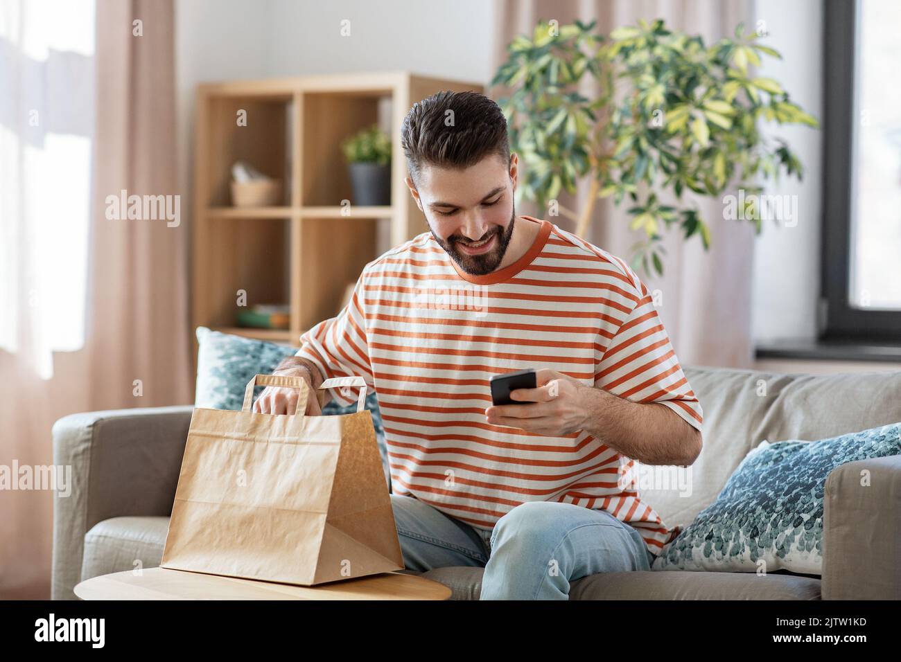 Order takeaway phone hi-res stock photography and images - Alamy
