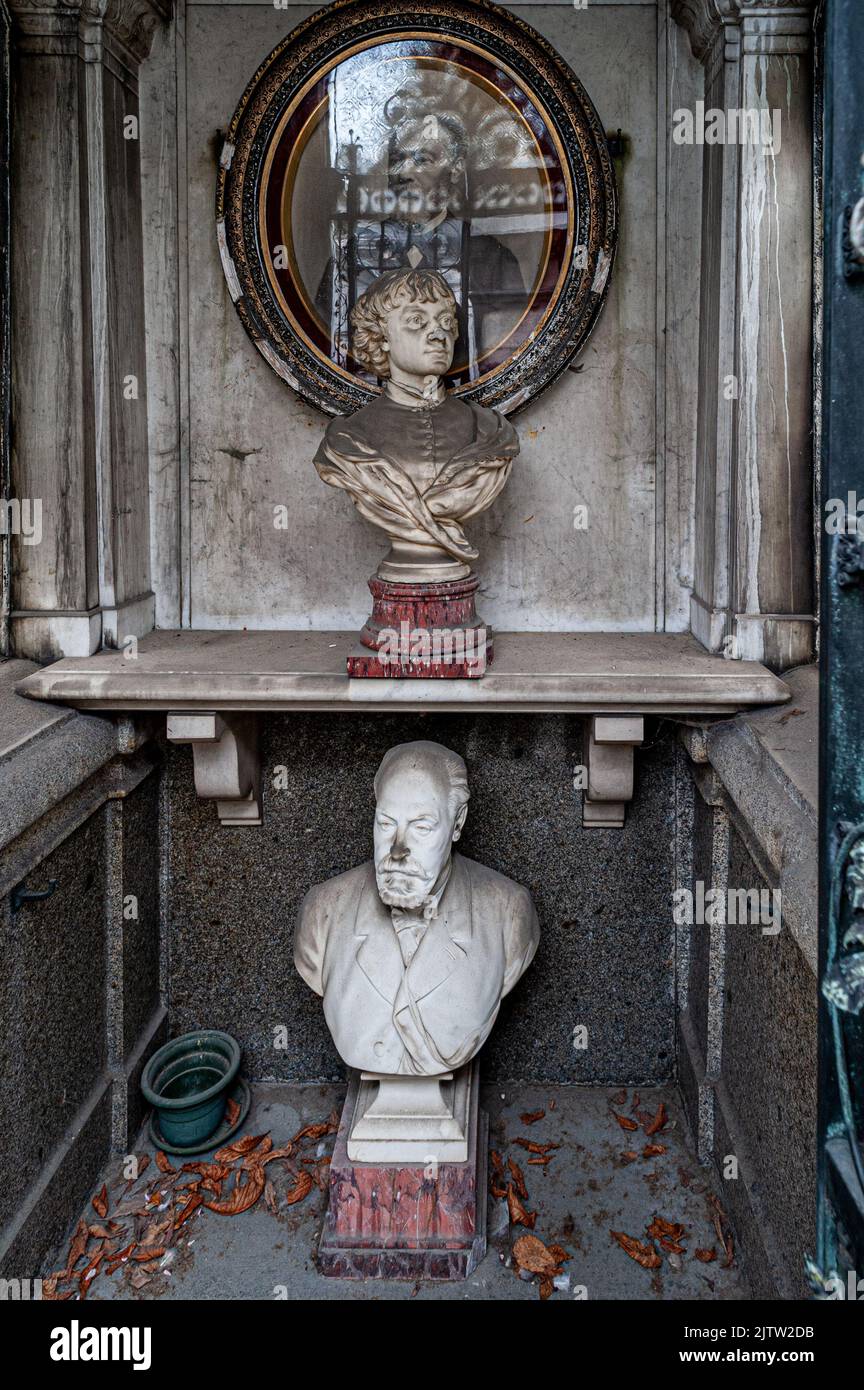 Detail inside burial tomb located in Passy Cemetery. Paris, France. 5/ ...