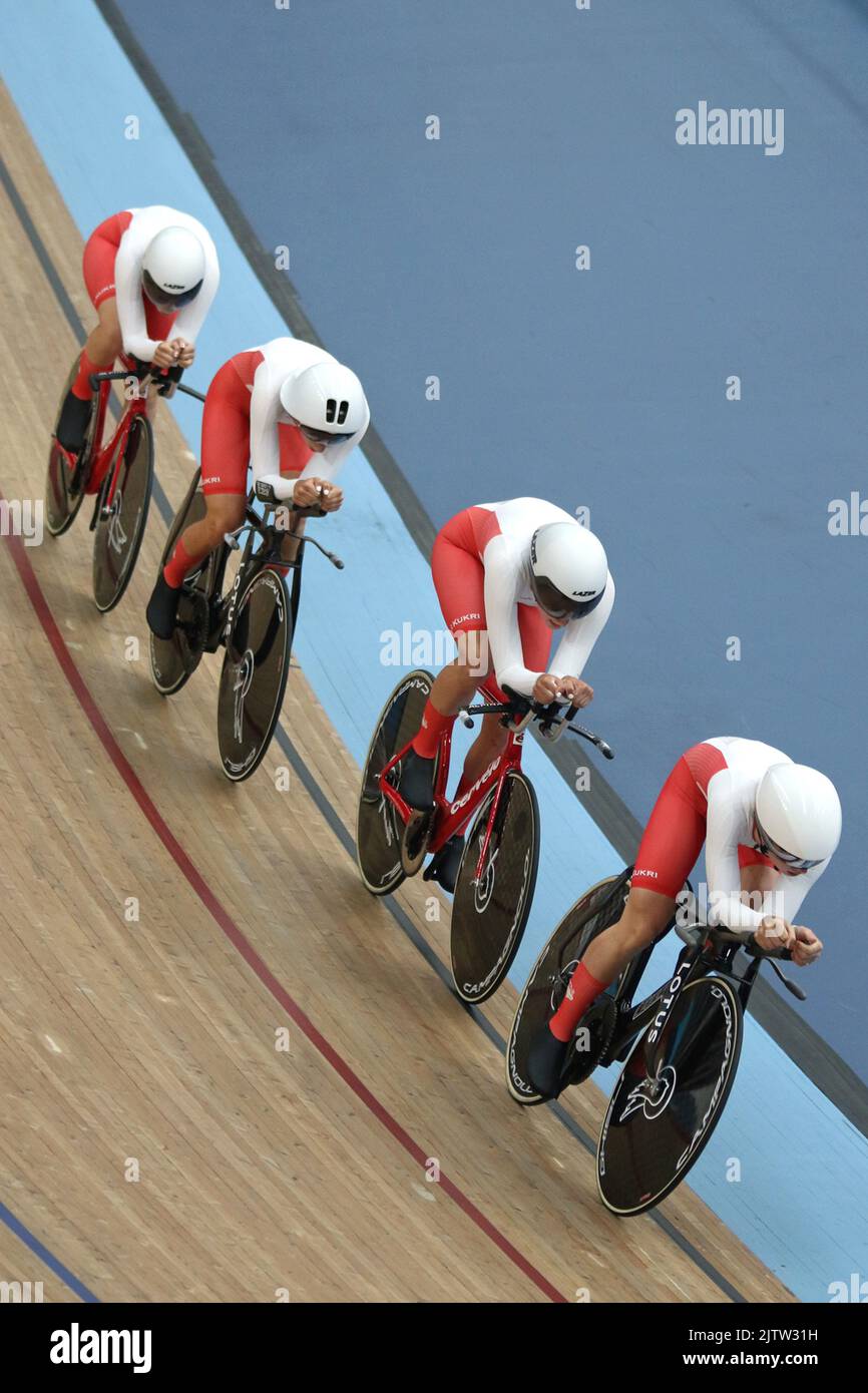 Laura Kenny with team-mates Josie Knight, Maddie Leech & Sophie Lewis ...
