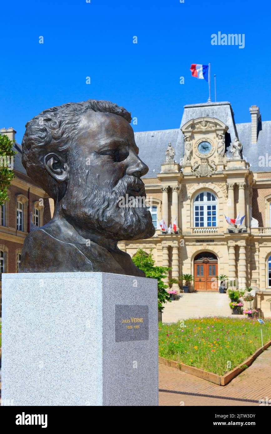 Bust of the bestselling French author Jules Verne (1828-1905) outside ...