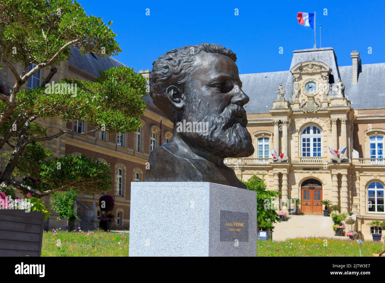 Bust of the bestselling French author Jules Verne (1828-1905) outside ...