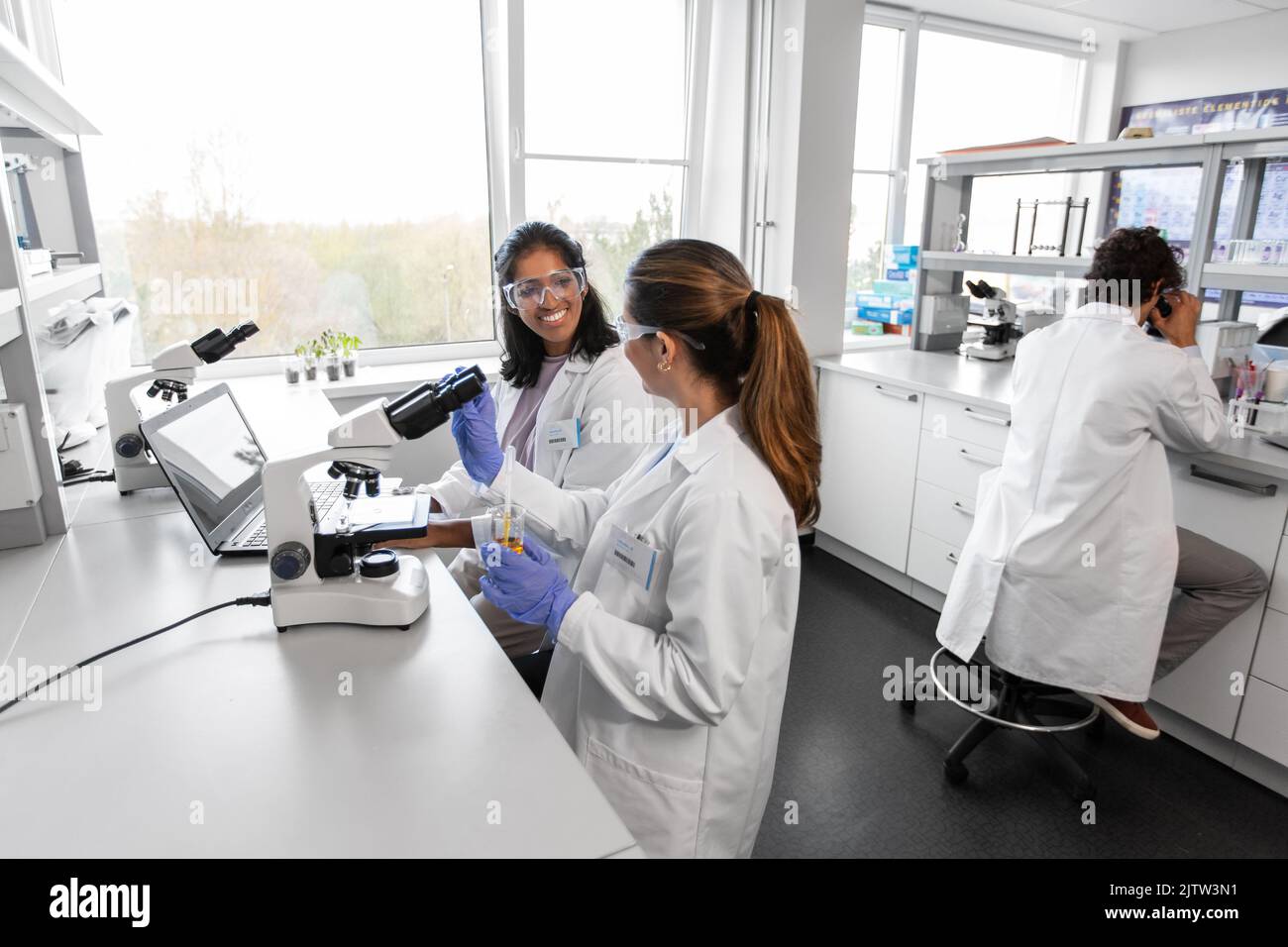 Microscopes researcher hi-res stock photography and images - Alamy