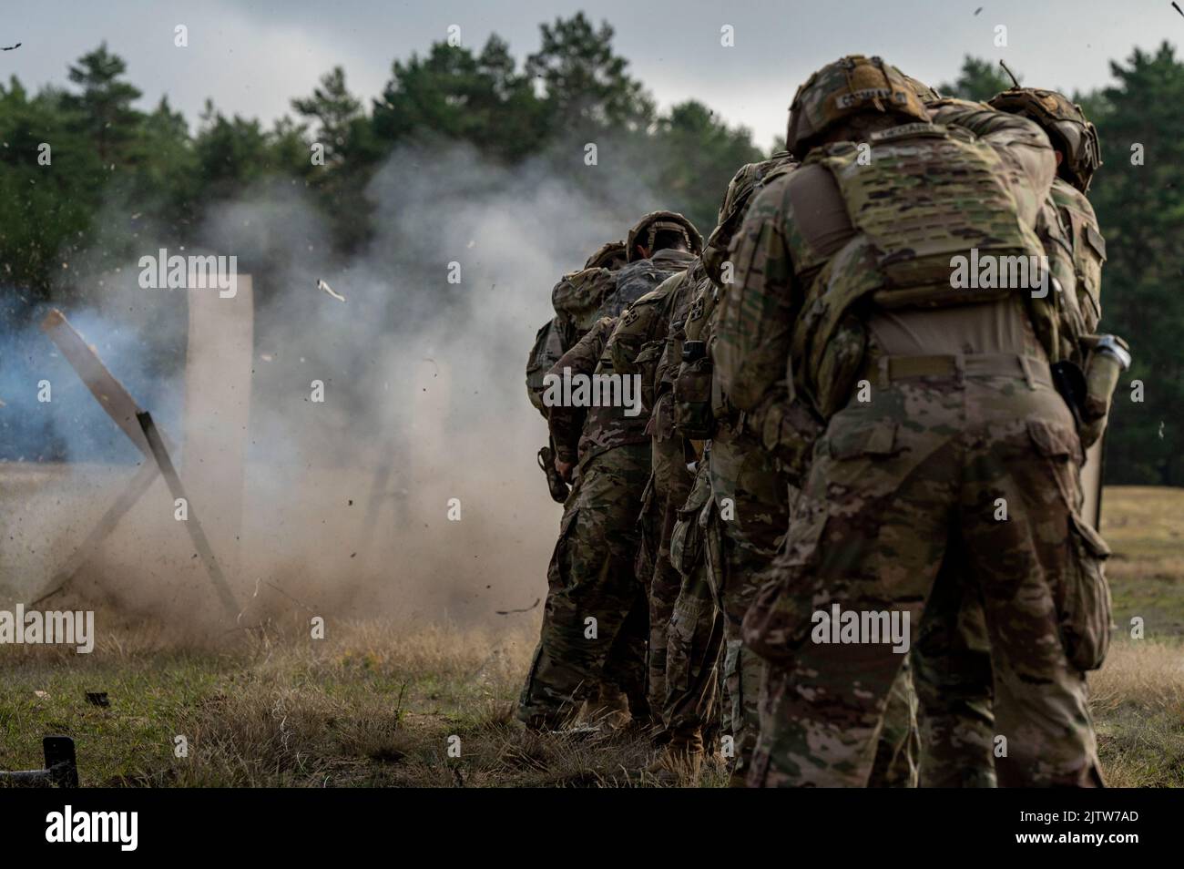 U.S. Soldiers with 588th Brigade Engineer Battalion, 3rd Armored ...