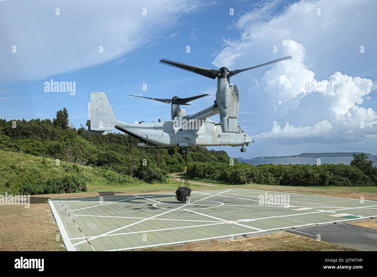 An MV-22 Osprey tiltrotor aircraft with Marine Medium Tiltrotor ...