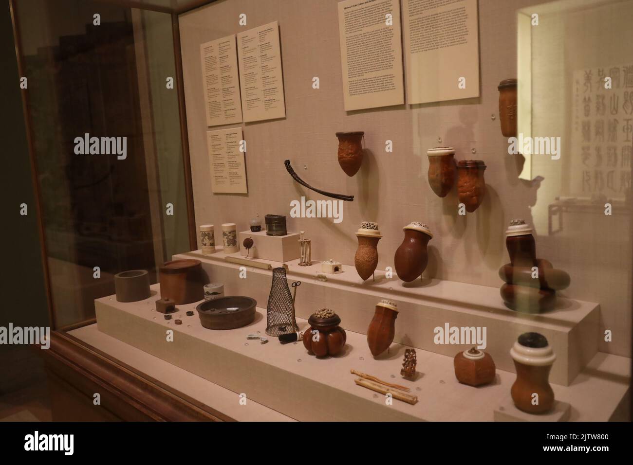 Nelson atkins museum of art china hi-res stock photography and images ...