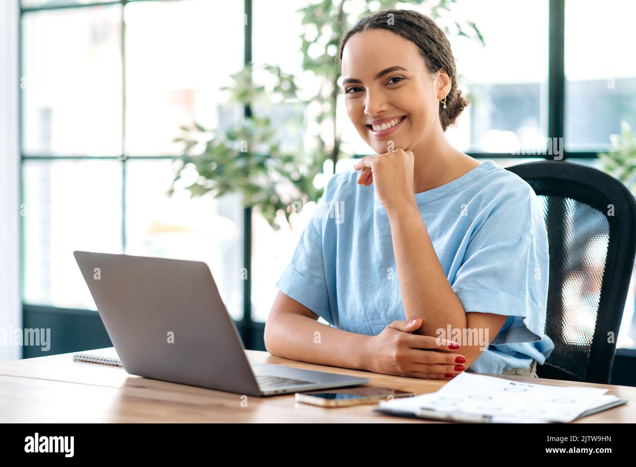 Pretty, friendly young mixed race young woman, business mentor ...